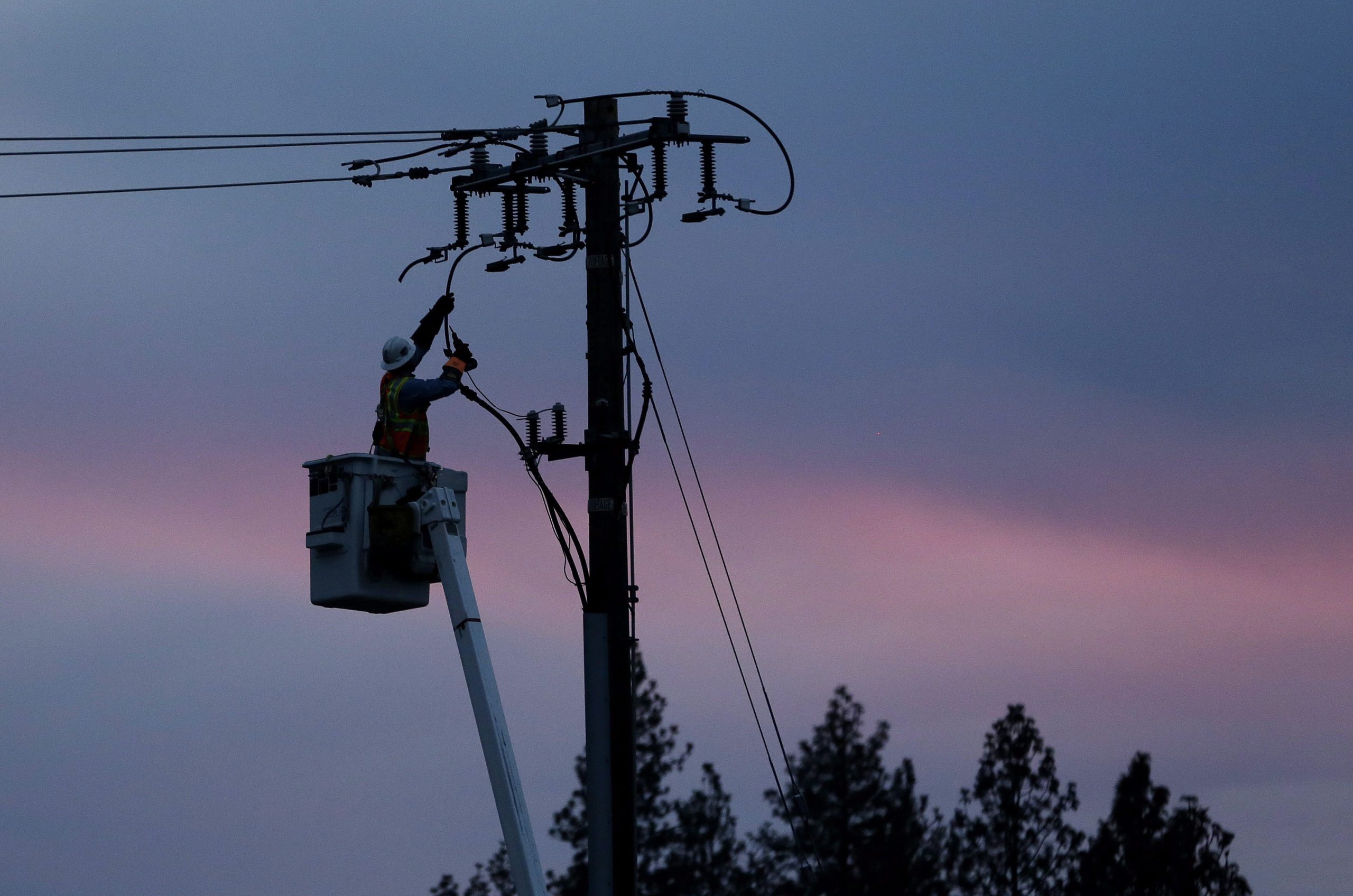 Storms and wildfires can cut electricity, but microgrids help ...