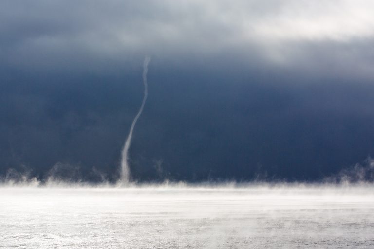 Eerie photos show ‘steam devils’ rising over Lake Ontario | Canadian ...