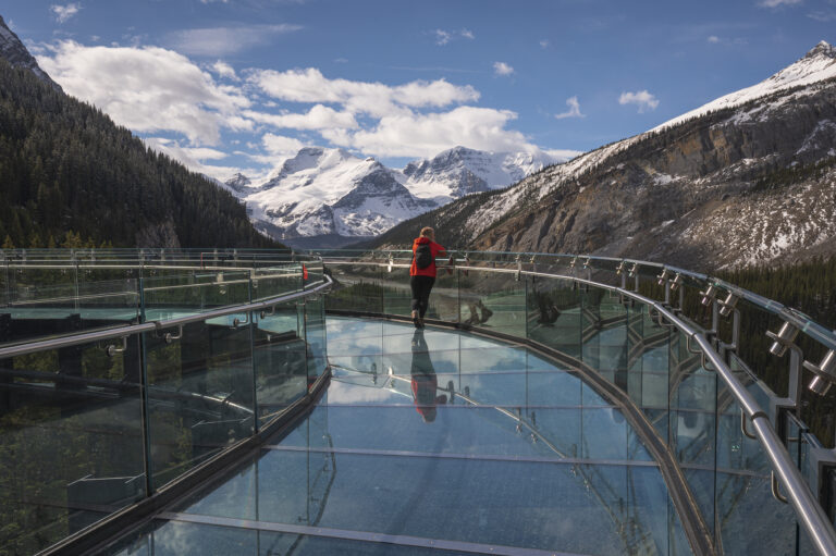 A laid-back mountain lodge with great glacier views | Canadian Geographic