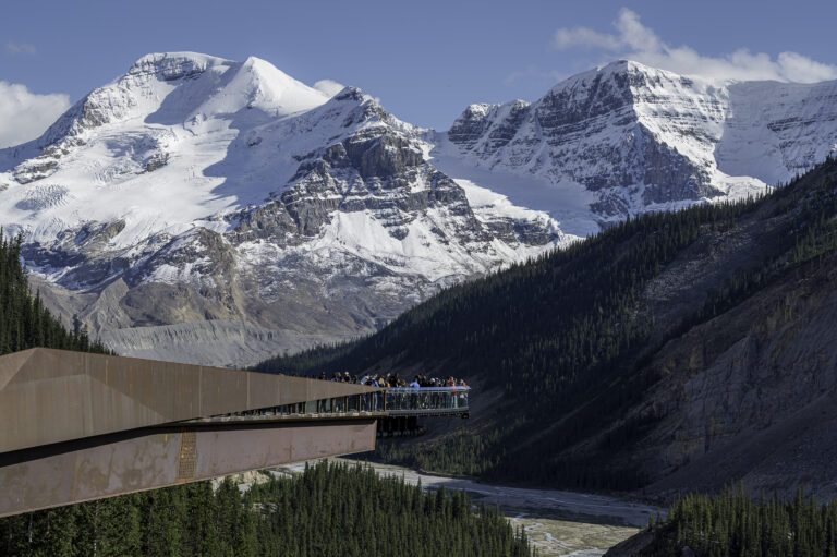 8 amazing places to visit for epic views of the Canadian Rockies ...