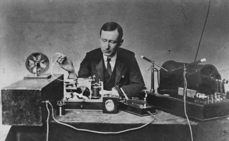 Ham radio and the world of amateur radio operators | Canadian Geographic