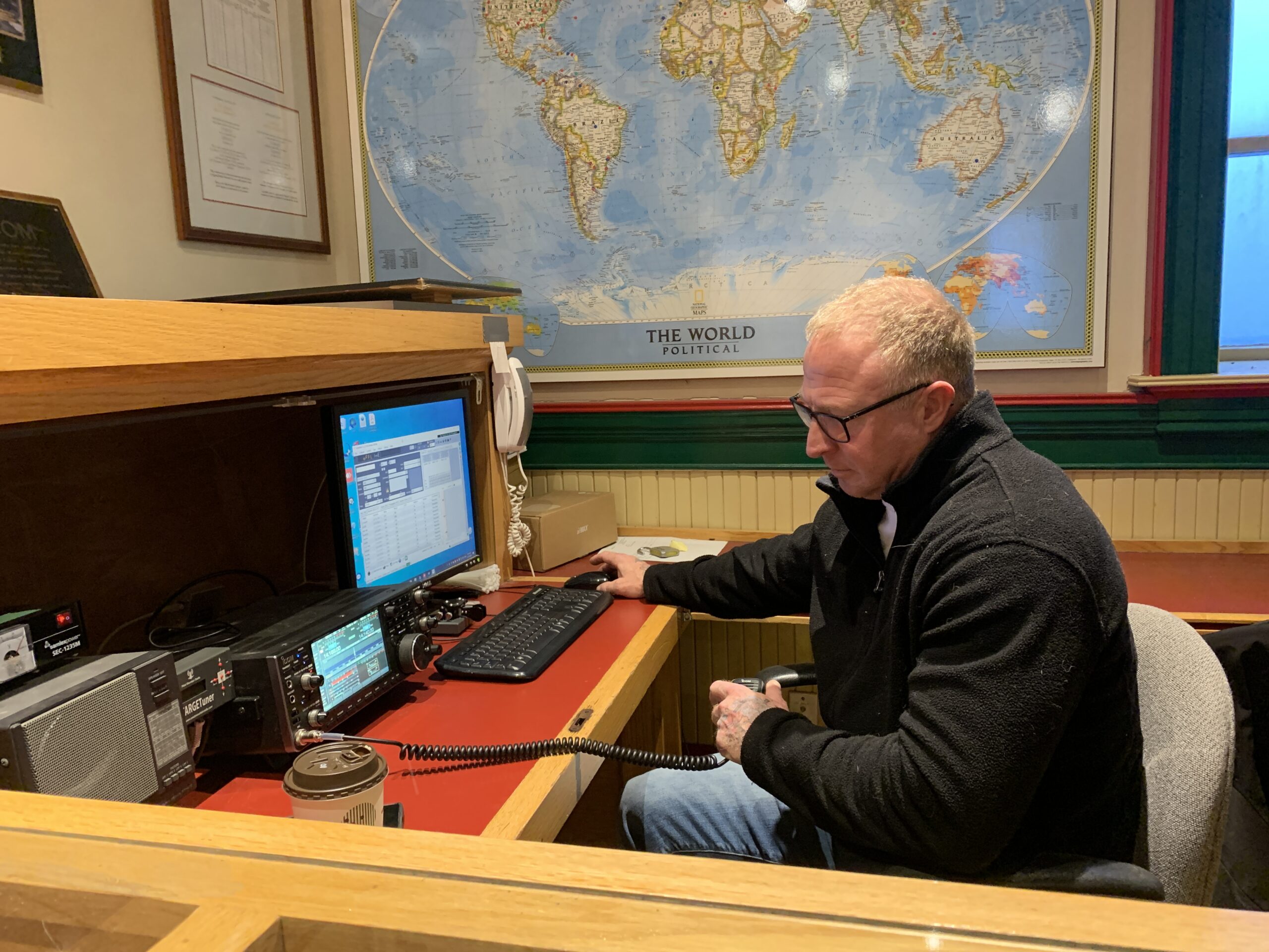 Ham radio and the world of amateur radio operators | Canadian Geographic