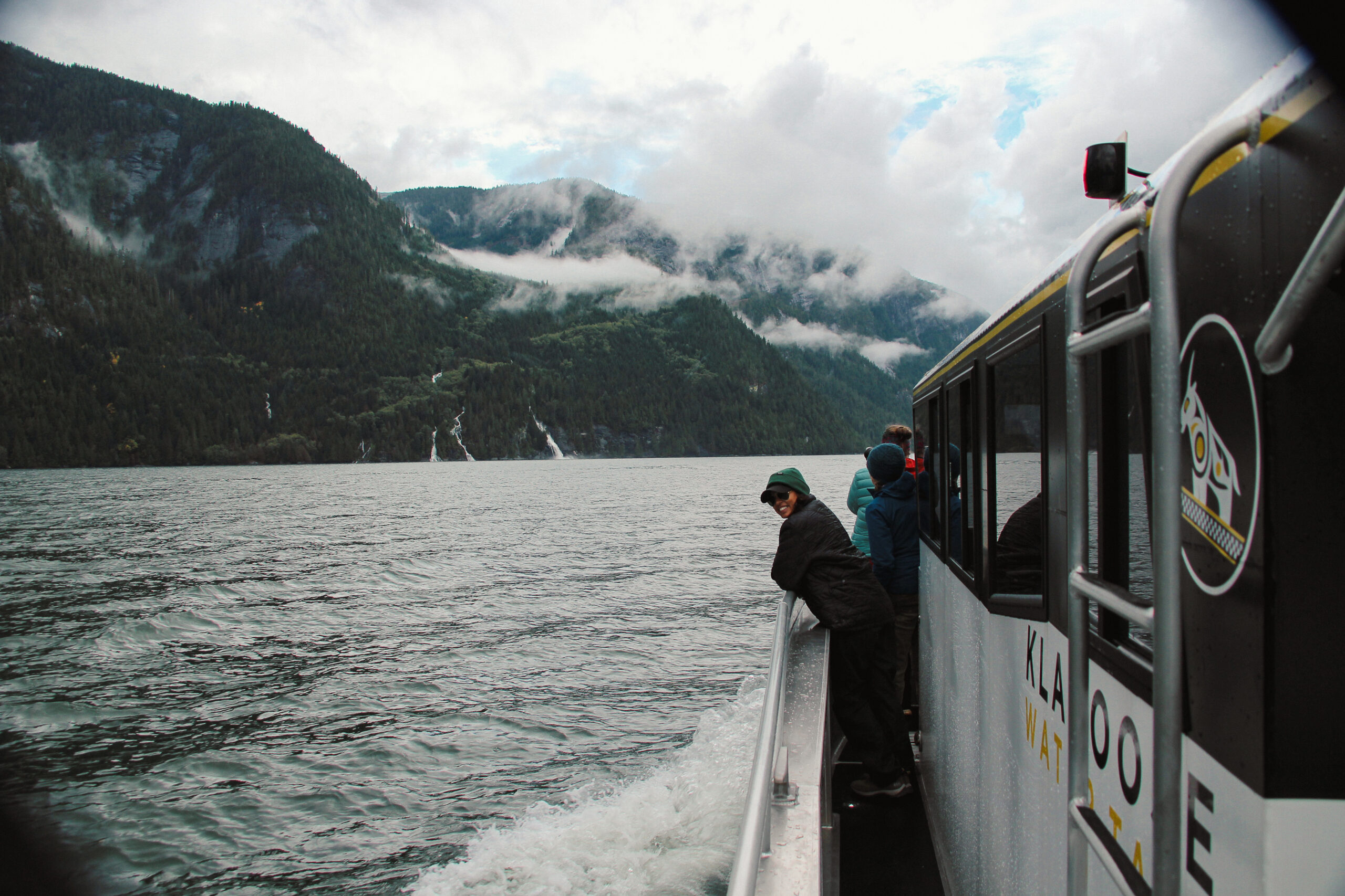 Momma bears in the Toba Inlet | Canadian Geographic